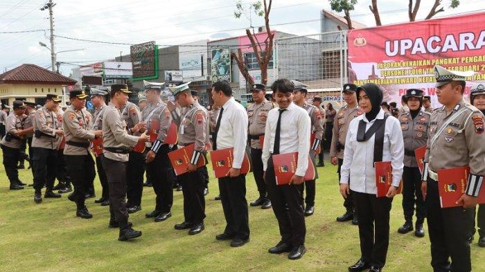 Berprestasi, 21 Polisi di Polres Wonosobo Terima Penghargaan. 1 Orang Terima Kenaikan Pangkat ...