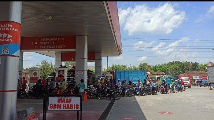 Antrean Mobil dan Motor Terjadi di SPBU Ngawen Blora Hingga Bikin Macet ...