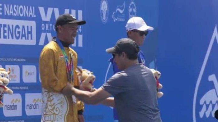 Atlet Para Renang Banyumas Lutfi Afandi Sumbangkan Medali Emas untuk Jateng di Peparnas 2024 ...