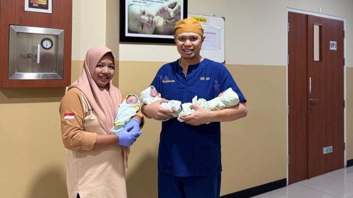 Kisah Setia Ningrum 21 Tahun Lahirkan Bayi Kembar 3 Perempuan di Kudus - Tribunbanyumas.com