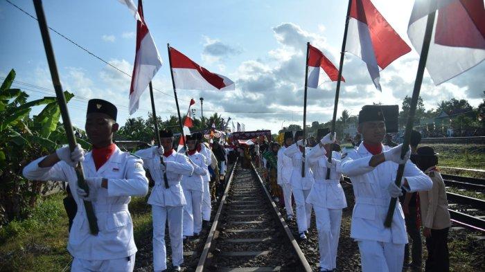 Pemandangan Langka Bendera Merah Putih 1000 Meter Dibentangkan di ...