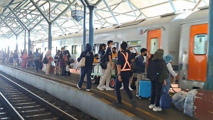 Tips Bawa Bagasi di Kereta Api Tanpa Dikenai Biaya Tambahan - Tribunbanyumas.com