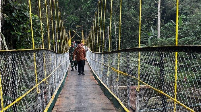 Indahnya Jembatan Gantung Merah Putih Batang, Diresmikan Langsung ...