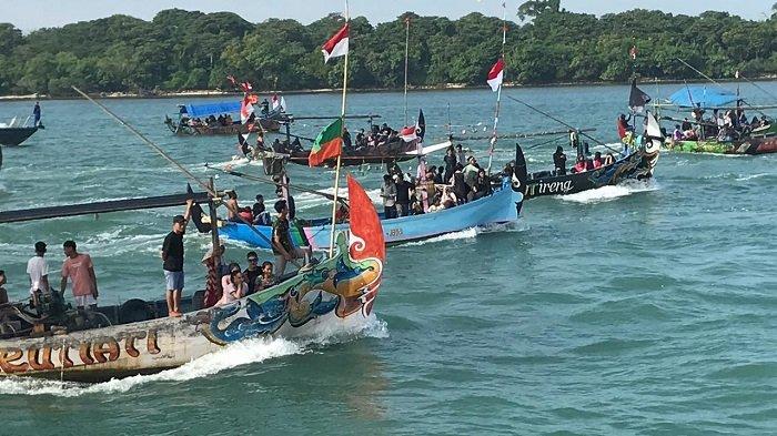 Ungkap Syukur Lewat Tradisi Lomban 2024, Nelayan Jepara Berebut Kepala ...