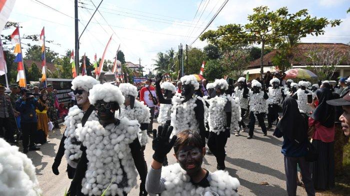 Shaun The Sheep Ramaikan Karnaval Peringatan HUT RI ke 78 di Kebumen ...