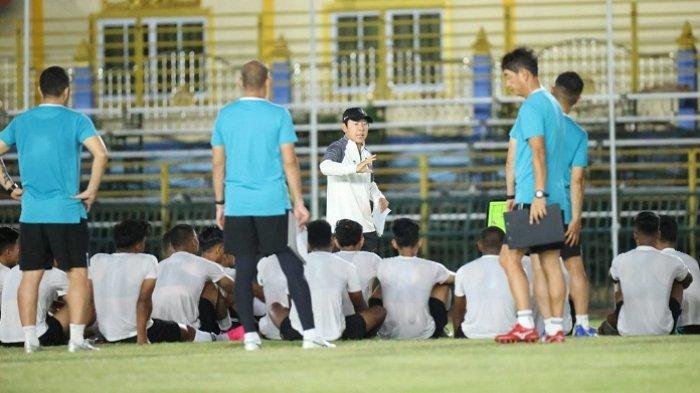 Jelang Laga Lawan Malaysia di Piala AFF U-23, Shin Tae-yong Genjot Fisik dan Teknik Pemain ...