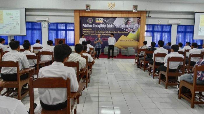 STT Warga Surakarta Berikan Pelatihan Karier Mahasiswa, dari Maba ...