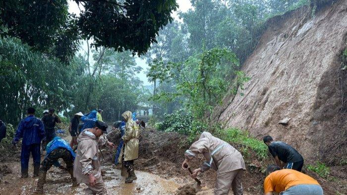 Kronologi Bus Jurusan Kajen-Kalibening Banjarnegara Terjebak Longsor di ...