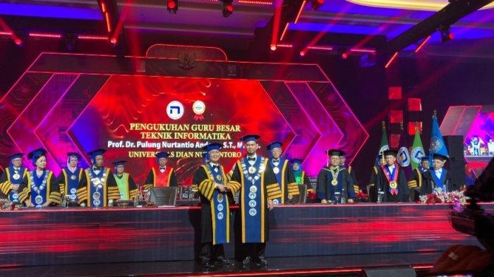 Fenomena Langka, Rektor Udinus Semarang Kukuhkan Putranya Sendiri Jadi Profesor Termuda ...