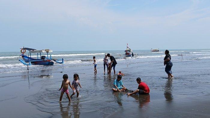 Pantai Alam Indah Tegal Jadi Favorit Wisatawan Saat Masa Liburan ...
