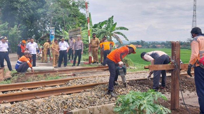 PT KAI Daop 5 Purwokerto Tutup Perlintasan Sebidang Petak Kasugihan - Karangkandri Cilacap ...