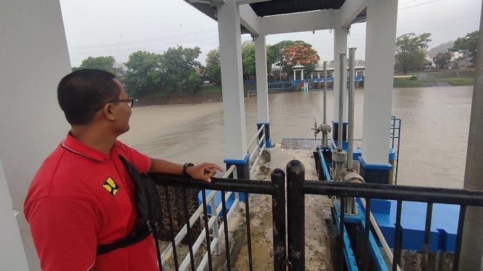 Petugas Siaga 24 Jam Setiap Hari, Debit Air Bendung Simongan Semarang ...