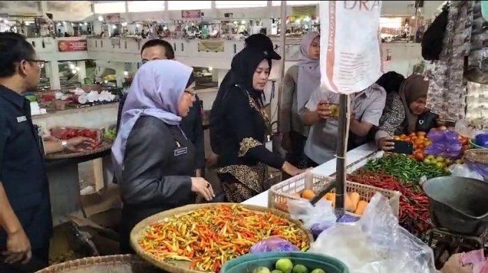 Harga Cabai di Batang Tembus Rp 85 Ribu Per kilogram, Pj Bupati Sidak ... Harga Cabai di Batang Tembus Rp 85 Ribu Per kilogram, Pj Bupati Sidak ...