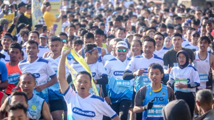 Ribuan Pelari Selesaikan Finish di Etawalin Dieng Run Lari Atas Awan ...