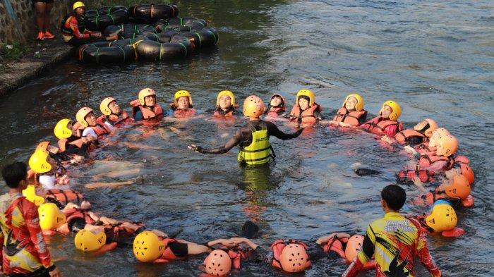 Serunya Tubing di Sendang Dalem Kebumen, 15 Putri Otonomi Indonesia ...