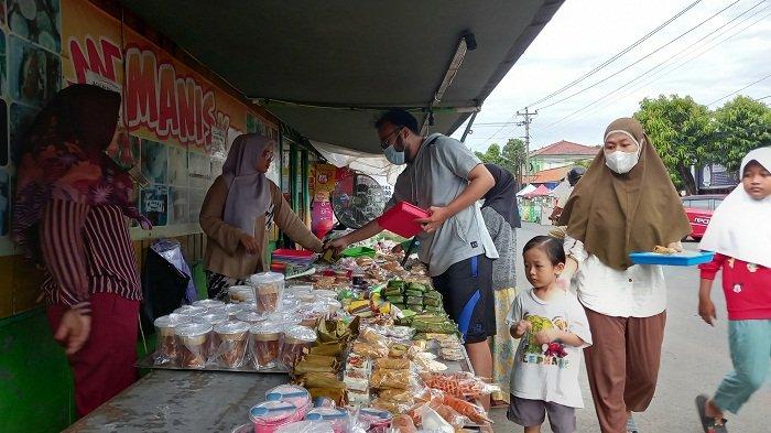 Berikut Dua Lokasi Berburu Takjil Paling Lengkap di Kota Tegal. Awas! Macet Jelang Berbuka Puasa ...