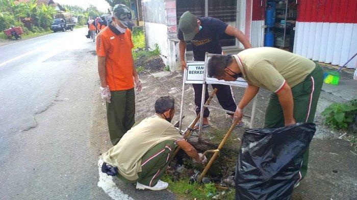 Susuri Jalan Kecamatan, Pegawai dan Anggota TNI Polri di Somagede Banyumas Gelar Aksi Pungut ...