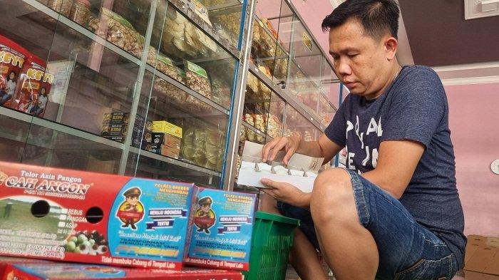 Unik! Kemasan Telur Asin Produk Brebes Dilengkapi Pesan Aman Berlalu ...