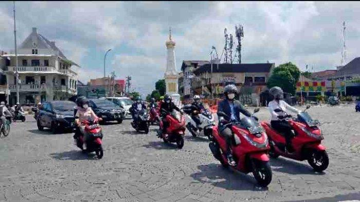 PCX Luxurious Ride Astra Motor Yogyakarta, Diawali City Rolling ...