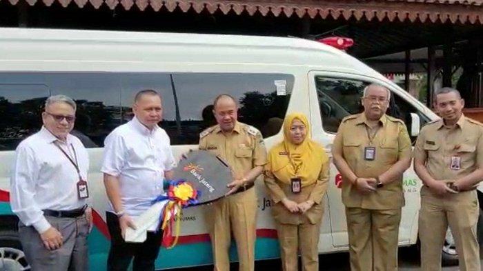 Bantu Tingkatkan Pelayanan ke Masyarakat, Bank Jateng Serahkan Bantuan 1 Ambulans ke RSUD ...