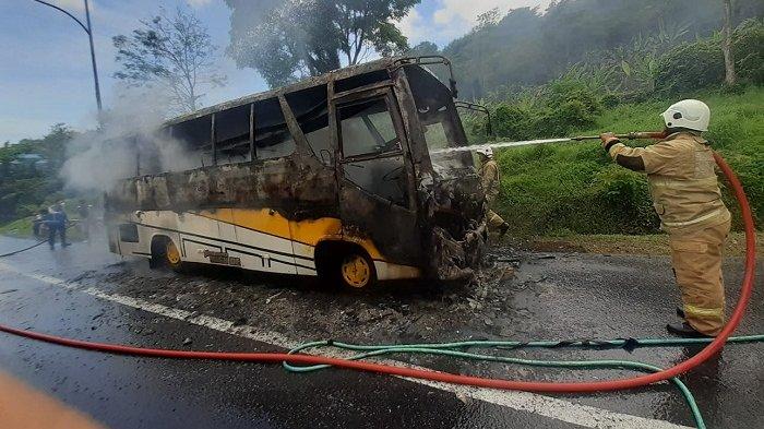 Bus Pariwisata Terbakar di Jalan Tol Semarang-Solo Km 425, Sopir Lihat Asap Muncul dari Mesin ...