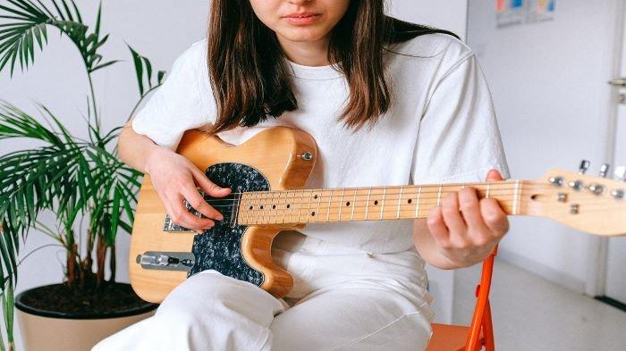Chord Gitar dan Lirik Lagu "L" yang Dinyanyikan oleh Hal: Cinta yang ...