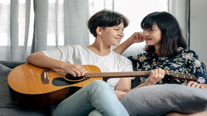 Chord Gitar dan Lirik Lagu "Diri" Milik Tulus: Mari Berdamai Dengan ...