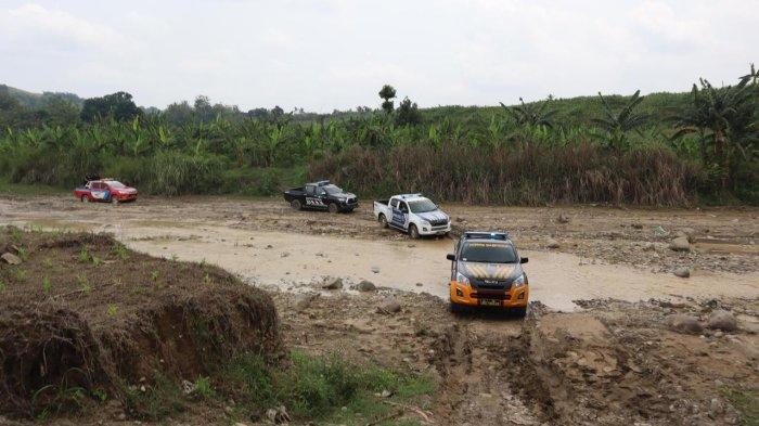 Akses Menuju TPS Pilkada Berlumpur, Warga Candirejo Semarang Bakal ...
