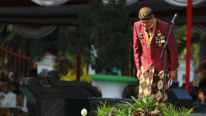 Bungkukan Badan Lalu Suara Ganjar Terbata-bata saat Upacara Terakhir ...