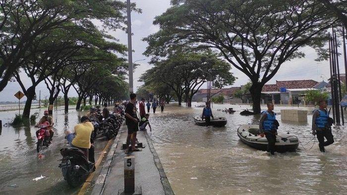 Jalur Pantura Demak-Kudus Putus akibat Banjir di Norowito, Tanggul Sungai Wulan Jebol Lagi ...