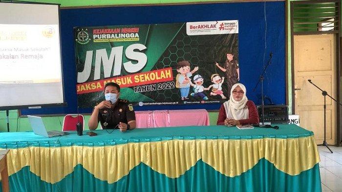 Ajak Pelajar Jauhi Kenakalan Remaja, Kasi Intel Kejari Purbalingga Sambangi SMP Negeri 3 ...