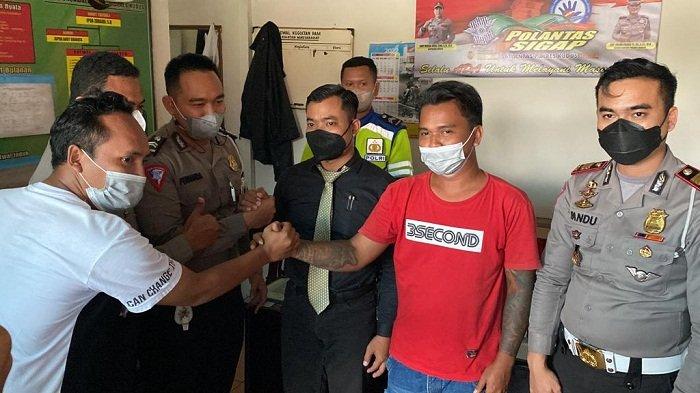 Kasus Polisi Kudus Pukul Sopir Truk Pakai Helm Berakhir Damai, Kasatlantas: Maaf atas Insiden ...