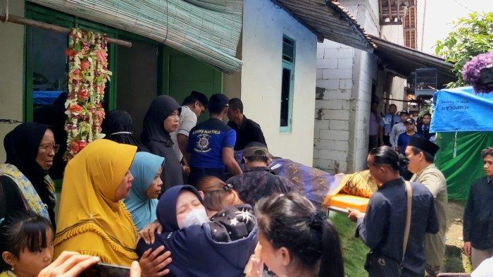 Suasana Haru Warnai Kedatangan Jenazah Lord Rangga Sunda Empire di ...