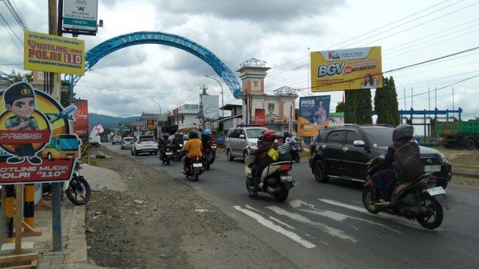 Arus Mudik Simpang Tiga Sampang Cilacap Ramai Lancar, Mobilitas Warga ...
