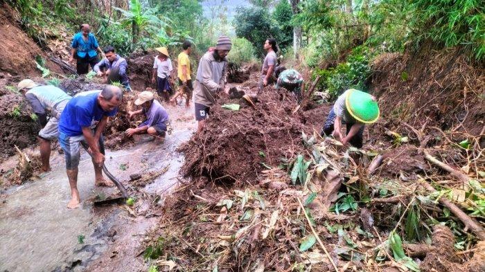 Jalur Tonjong dan Sirampog Brebes Terputus, Jalan Tertutup Tanah ...