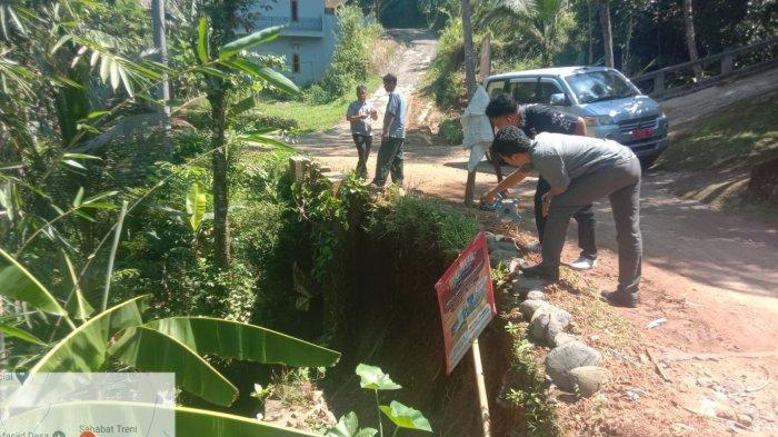 Jalan Desa Sindang-Kaliori Mrebet Purbalingga Longsor - Tribunbanyumas.com