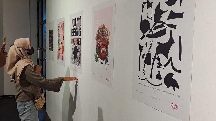 Sayang Dilewatkan! Ratusan Poster Karya Seniman 20 Negara Dipamerkan IT ...