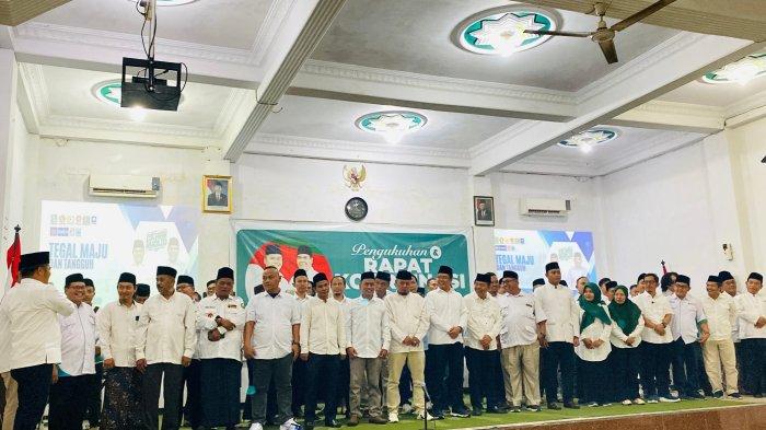 Mantan Bupati Umi Azizah Dukung Ischak-Kholid atau Bima-Mujab di ...