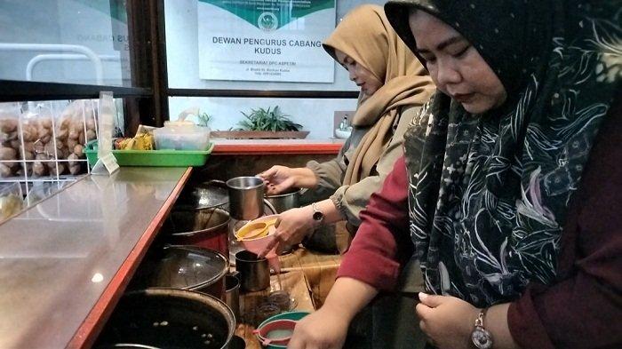 Jamu Rebus dari Rempah-rempah Masih Populer di Kudus, Jampi Pegel Linu ...