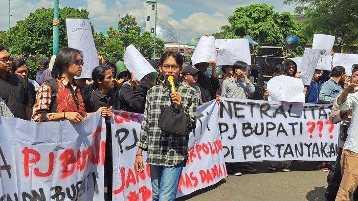 Pj Bupati Banyumas Didemo Warga, Dianggap Pansos dan Abaikan Fungsi Edukasi Politik Pilkada 2024 ...