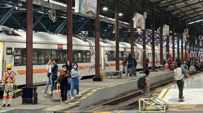 172.245 Penumpang Kereta Api Berangkat dari Daop 5 Purwokerto selama ...