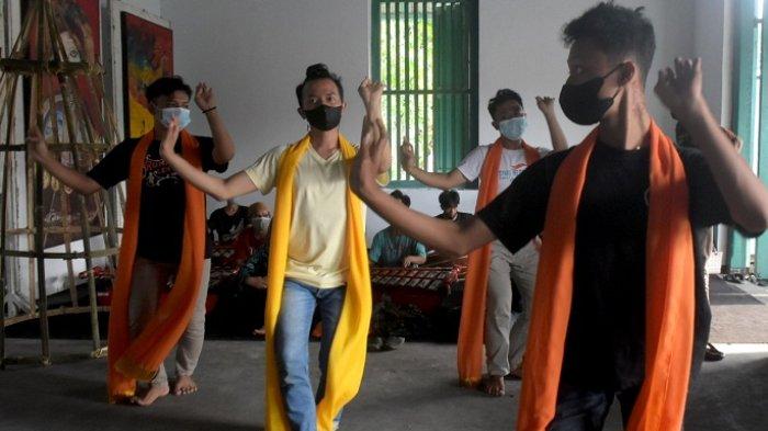 Rumah Lengger Banyumas Pentaskan 'Metamorfosa Lengger', Buah Kolaborasi ...