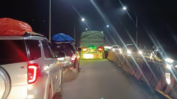 Truk Bikin Macet Jalur Brebes/Tegal - Purwokerto, Padahal Arus Mudik dan Balik Masih Ramai ...