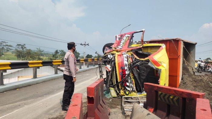 Polisi Beberkan Penyebab Dump Truk Tak Kuat Nanjak di Flyover Kretek Brebes, Tabrak 2 Mobil ...