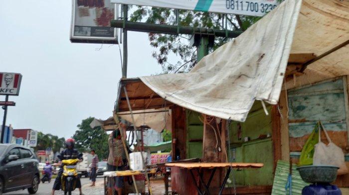 Banjir Setinggi Pinggang, Dagangan Sejumlah Pedagang Sekitar Pasar ...