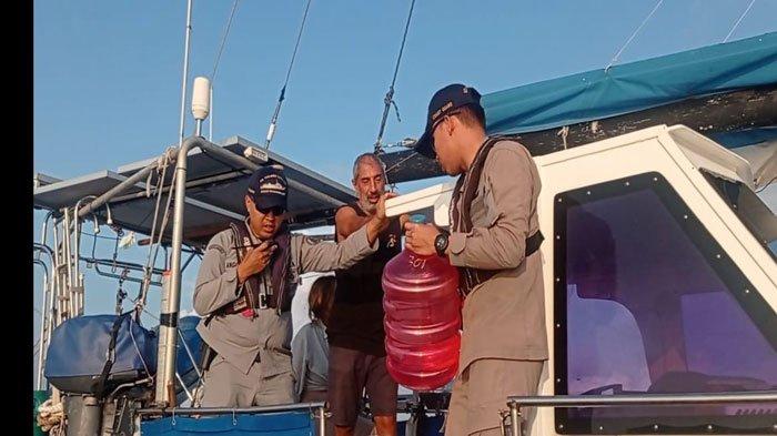 4 Bule Terombang-ambing di Laut Natuna Utara 2 Hari, Kapal Alami ...