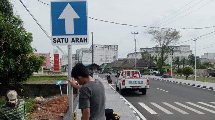 Dishub Lingga Berlakukan Jalan Satu Arah di Dabo, Hindari Kemacetan Lalu Lintas - Tribunbatam.id