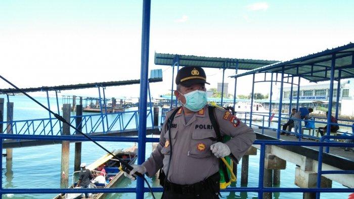 Become Daily Routine, Batam KKP Sector Police Spray Disinfectant in The ...