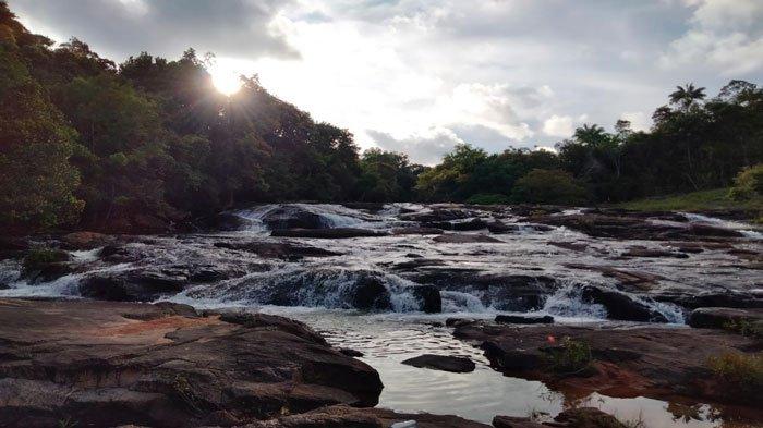 Pesona Air Terjun Temburun Anambas, Punya Bebatuan Bertingkat dan ...