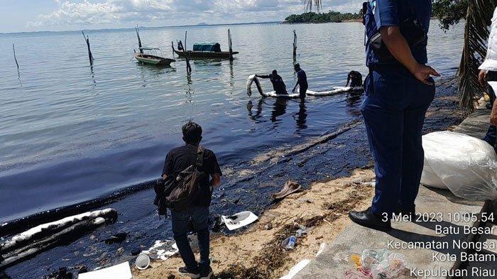 Polda Kepri dan KSOP Batam Selidiki Sumber Limbah Hitam di Pantai Melayu Nongsa - Tribunbatam.id